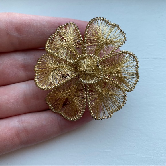Vintage | Jewelry | Vintage Gold Metal Thread Flower Brooch Pin | Poshmark